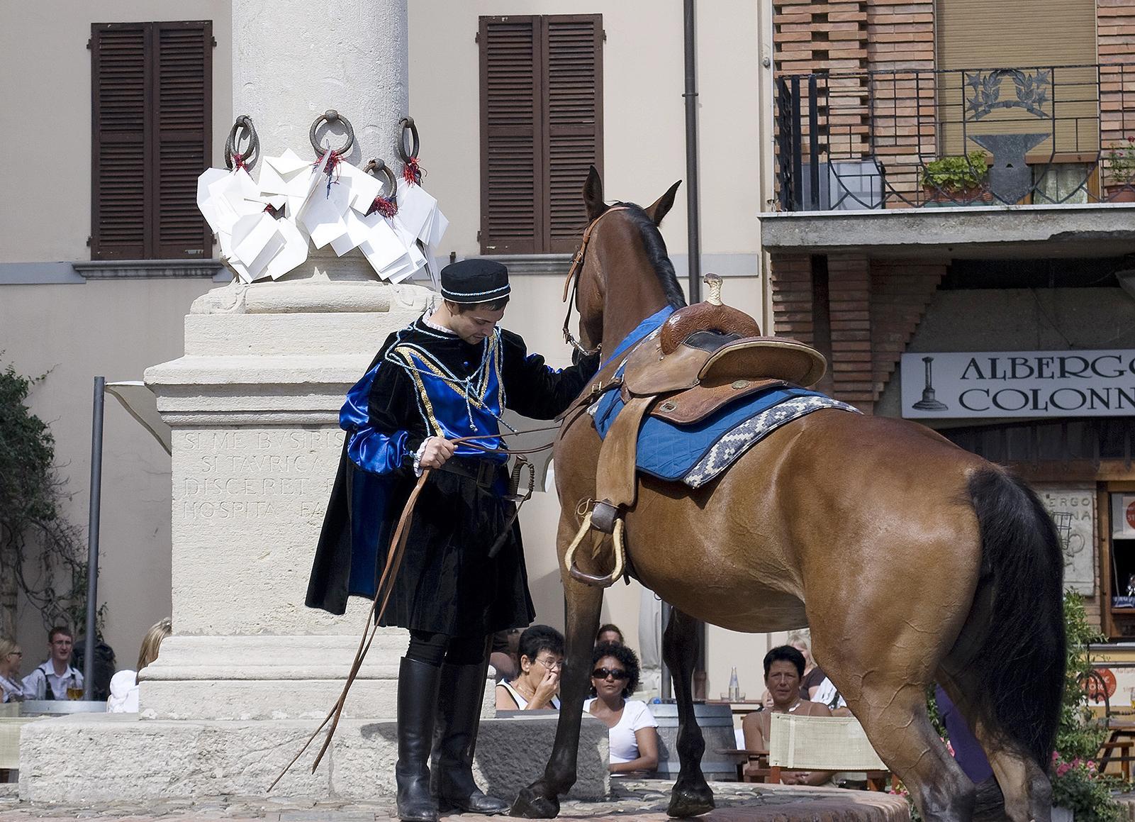 L’Ospitalità a Bertinoro. Da Ermal al rito alla colonna: ecco il clou ...