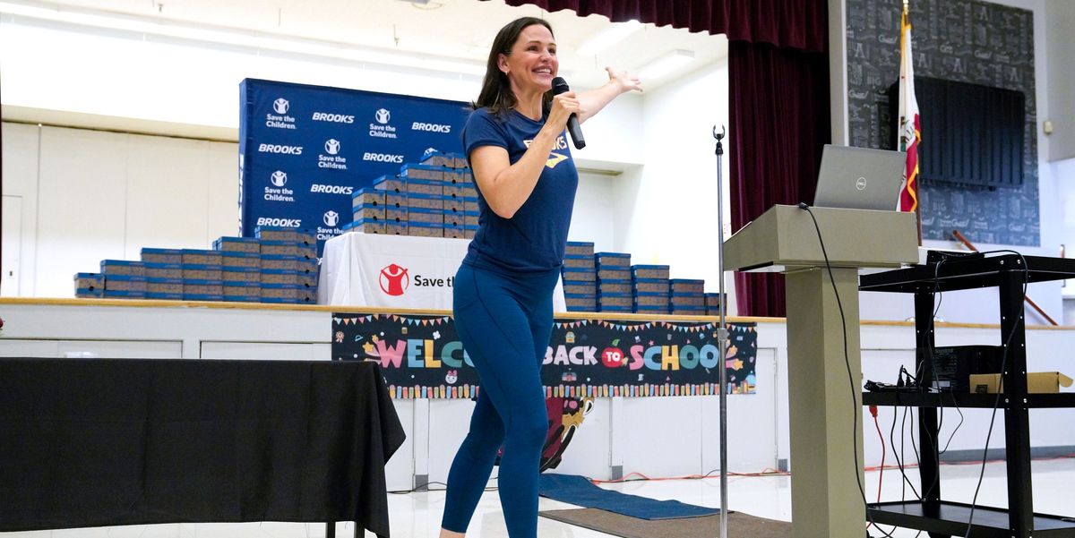 Jennifer Garner Unveiled Her Closet of Brooks Sneakers—and We Have the ...