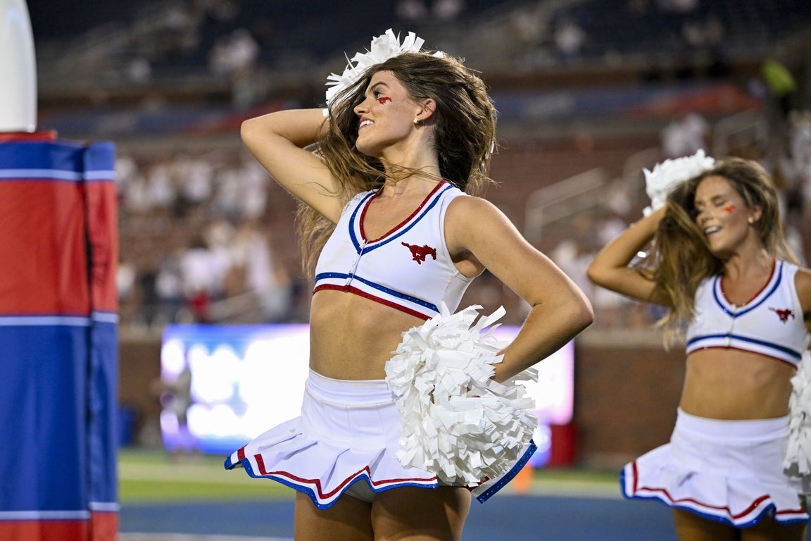 Stellar cheerleader photos from the 2025 college football season