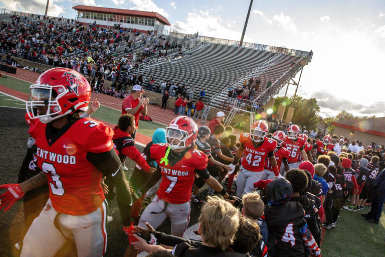 Michigan State-bound QB leads East Kentwood football to first 2-0 start ...