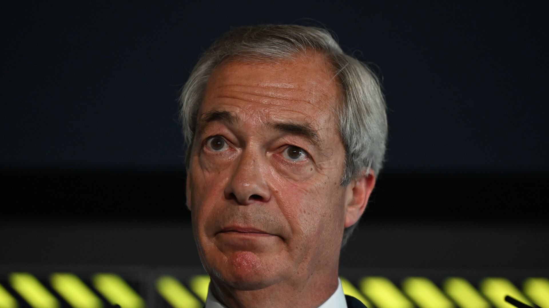 Angry UK protestors ‘resonate’ with Nigel Farage over illegal immigrant ...