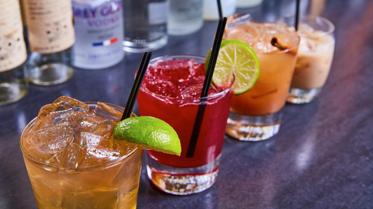7 Tips For Making The Best Cocktail Flights At Home
