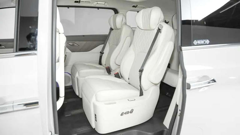 GWM revela minivan híbrida de luxo com 452 cv e alcance elétrico de 172 km