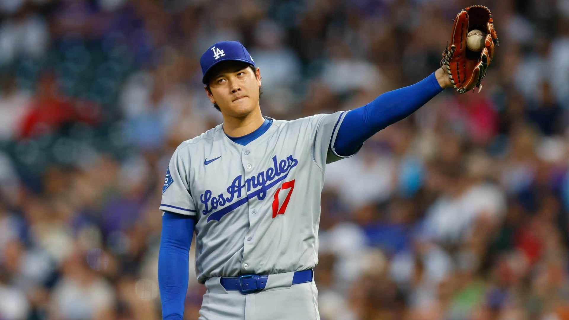 Shohei Ohtani Surprises Heckler With High-Five After Home Run