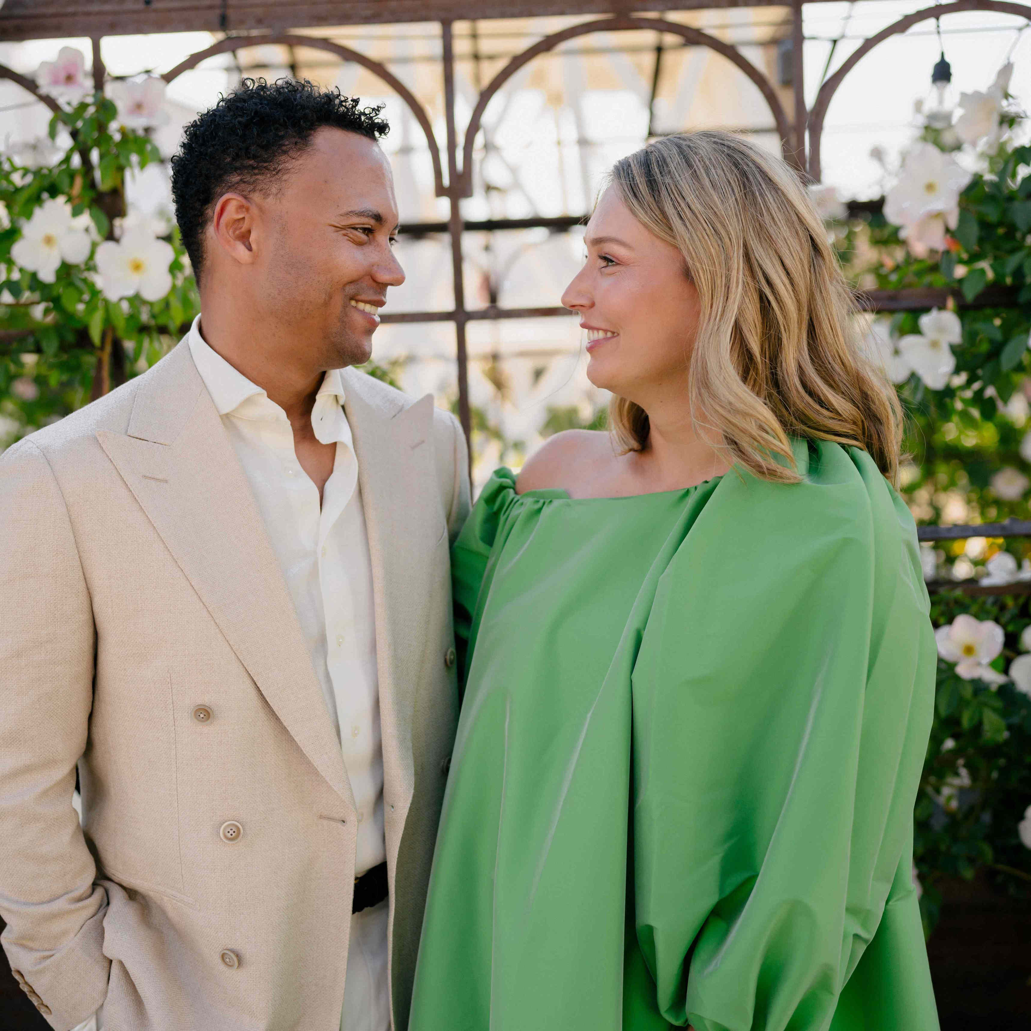 What is a smart-casual wedding dress code?