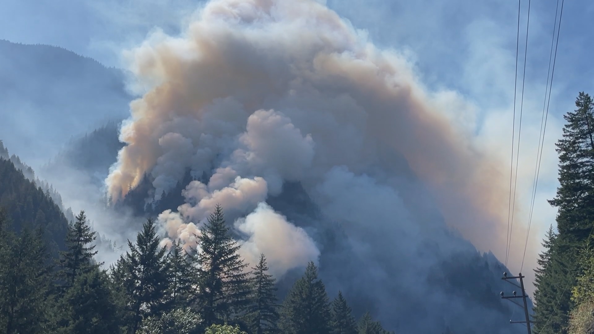 Newly sparked Sailor Bar wildfire burning near Yale