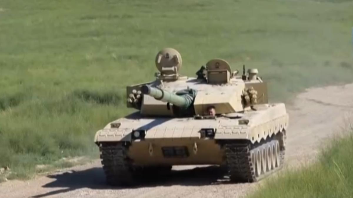 「陸戰王」99A坦克將登北京閱兵 專家：難打美售台M1A2