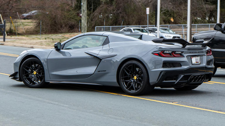 GM halts sales of ZR1 and Z06 while it investigates major issue