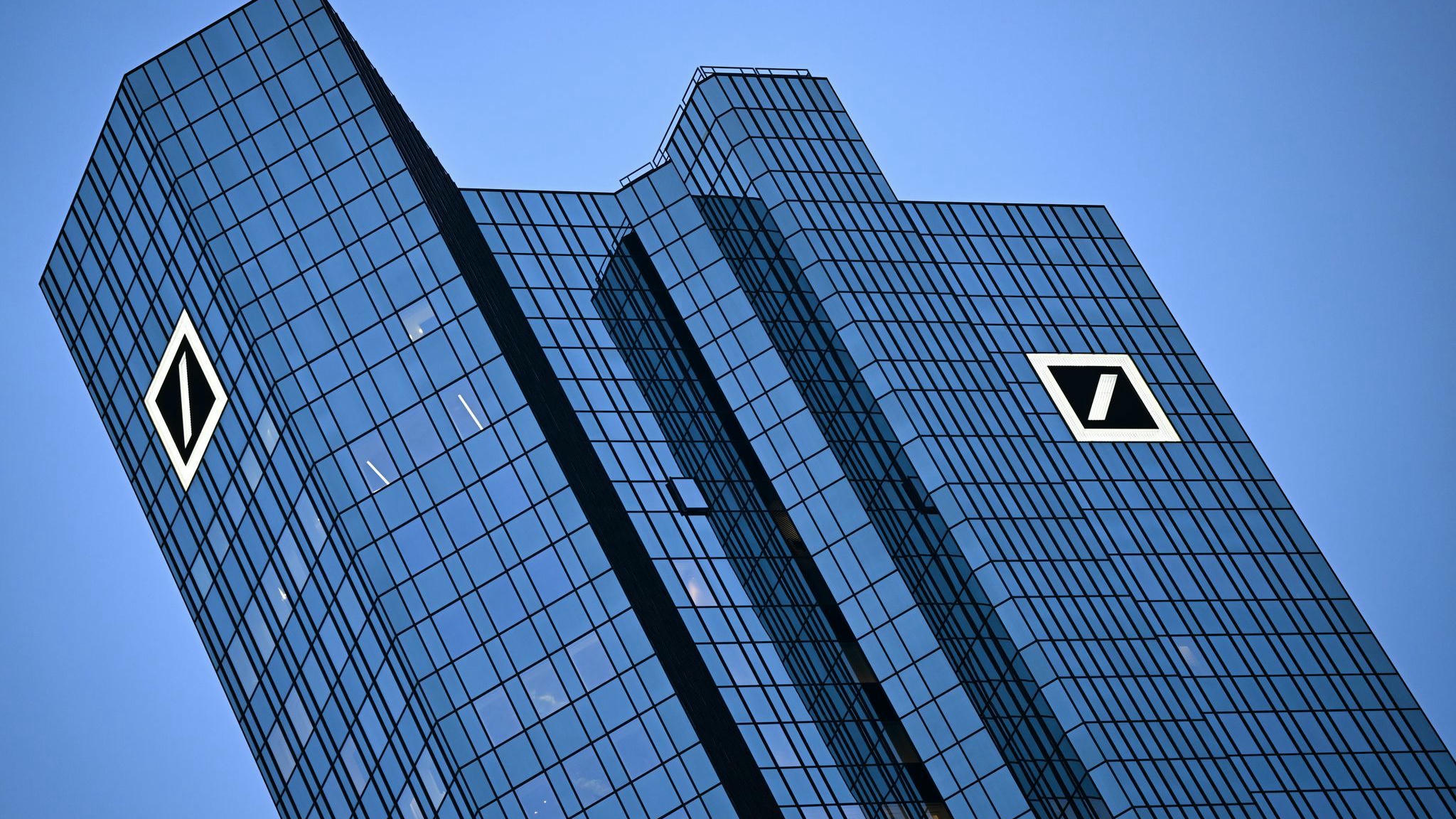 Deutsche Bank: Online-Banking umgestellt – Zugangssperre für Kunden ...