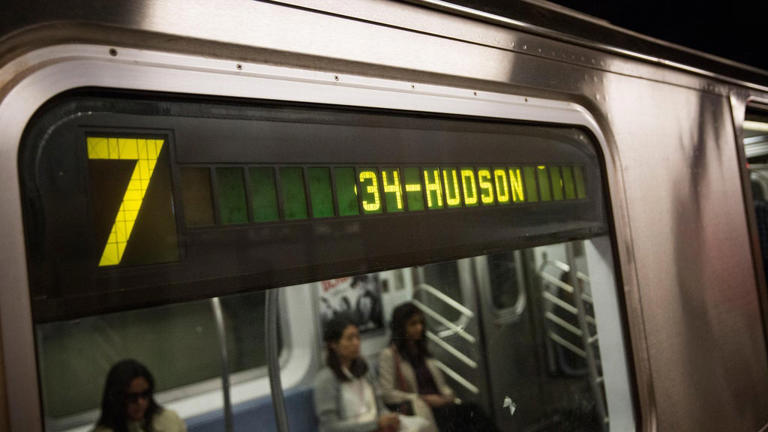 7 train delayed in Manhattan after person struck by train, MTA says