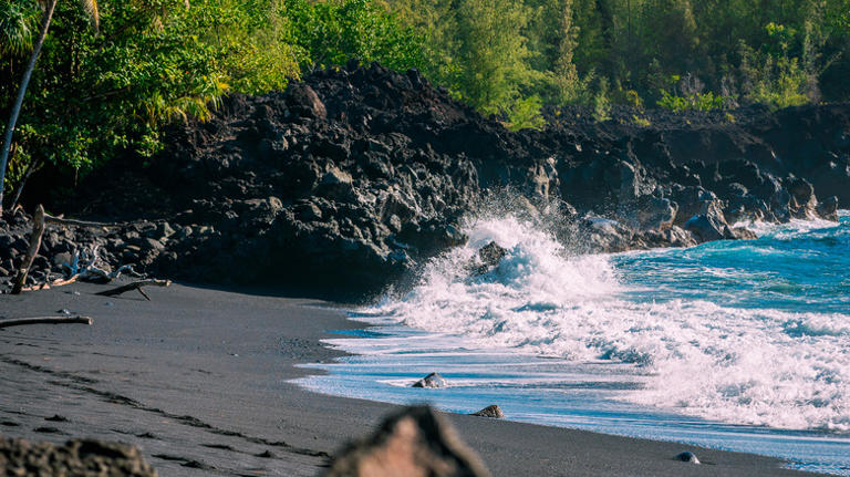 Hidden On Hawaii's Big Island Is A Crowd-Free Beach State Park Full Of ...
