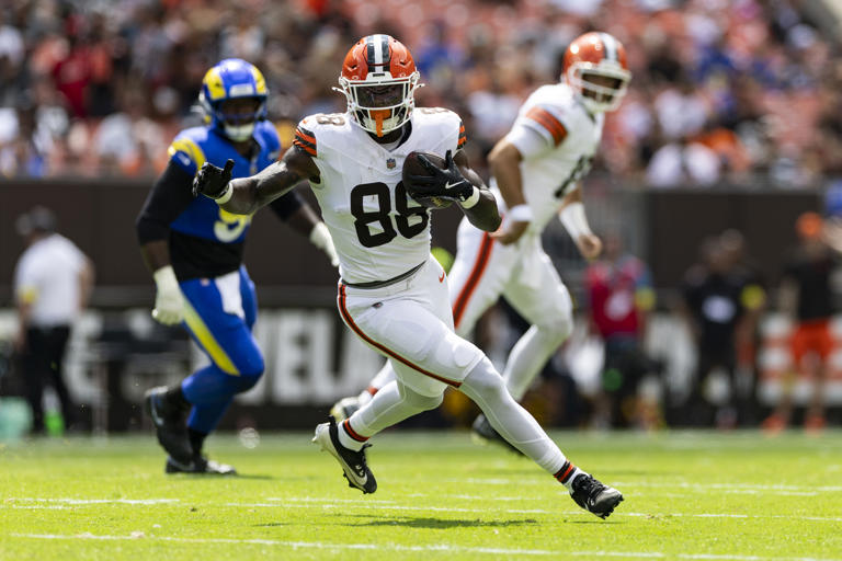 Browns 53-man roster prediction: Barry’s version has just 2 TEs making ...