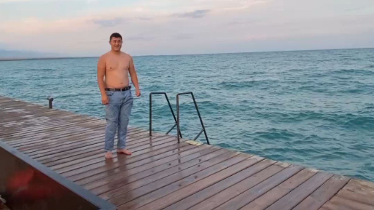 Man tries running dive into water but ends up falling back-first onto ...