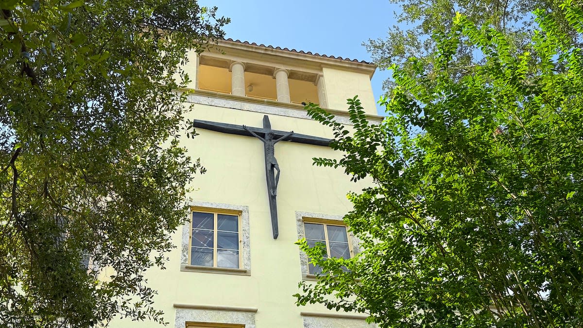 Catholic priest who worked in Florida faces child abuse accusations ...