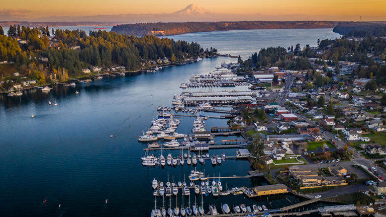 Tucked In A Peninsula Is Washington's Postcard-Worthy Blue Lagoon With ...