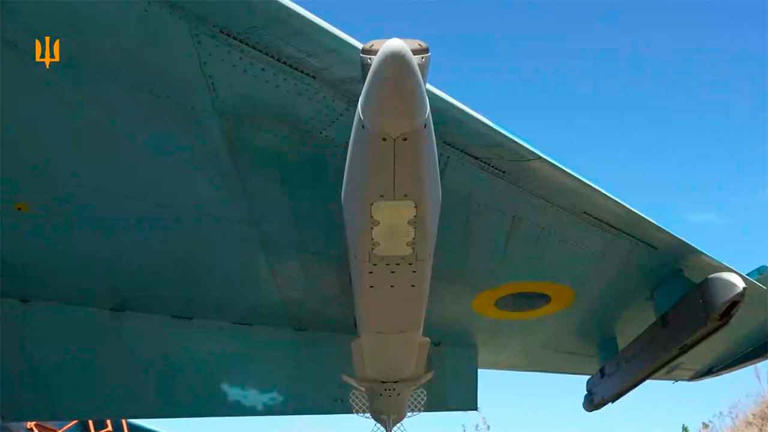 Video: Ukraine integrates ADM-160 MALD missiles into Su-27 fighters in ...