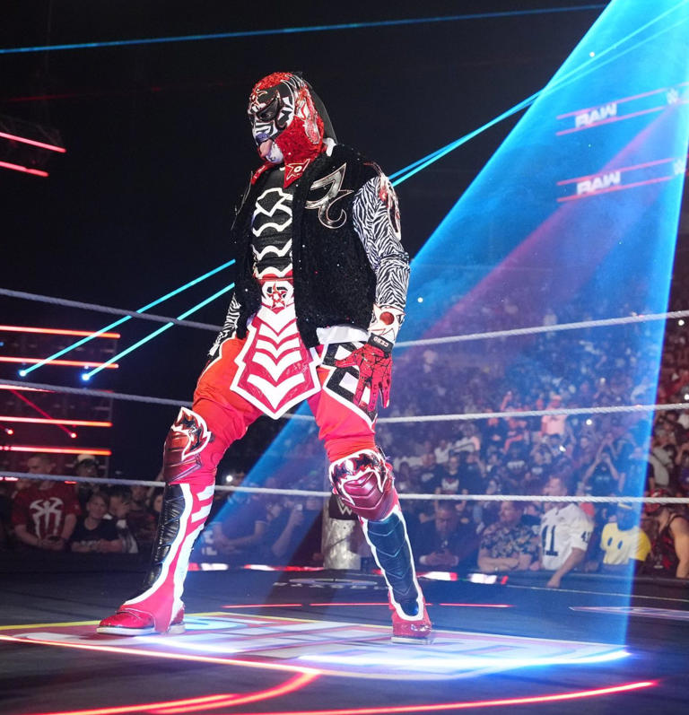 Tonight WWE Raw airs live at earlier time on Netflix