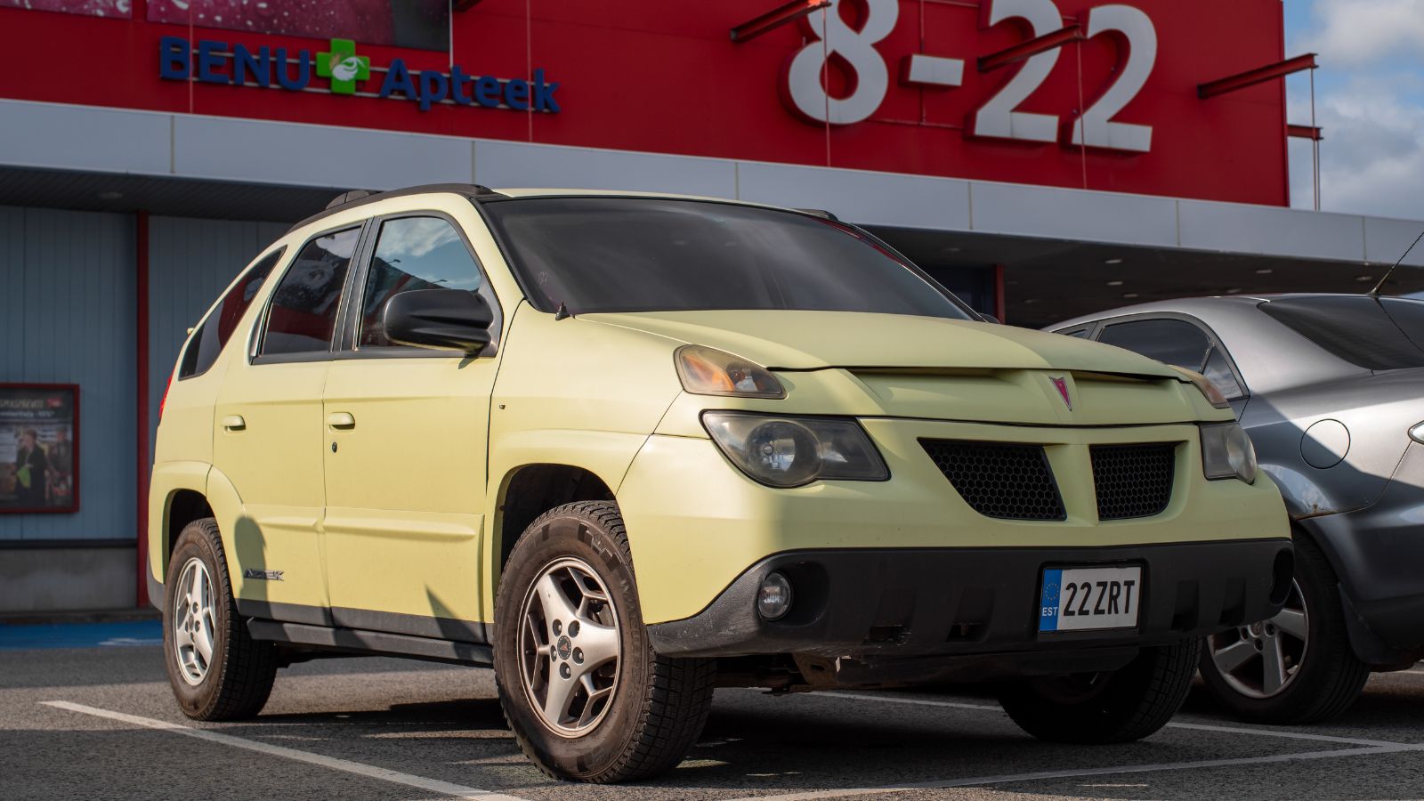 The 10 Ugliest Cars the 90s Forced Onto the Roads