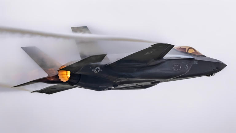 The F-35 Fighter’s 2 Big Problems That Won’t Go Away
