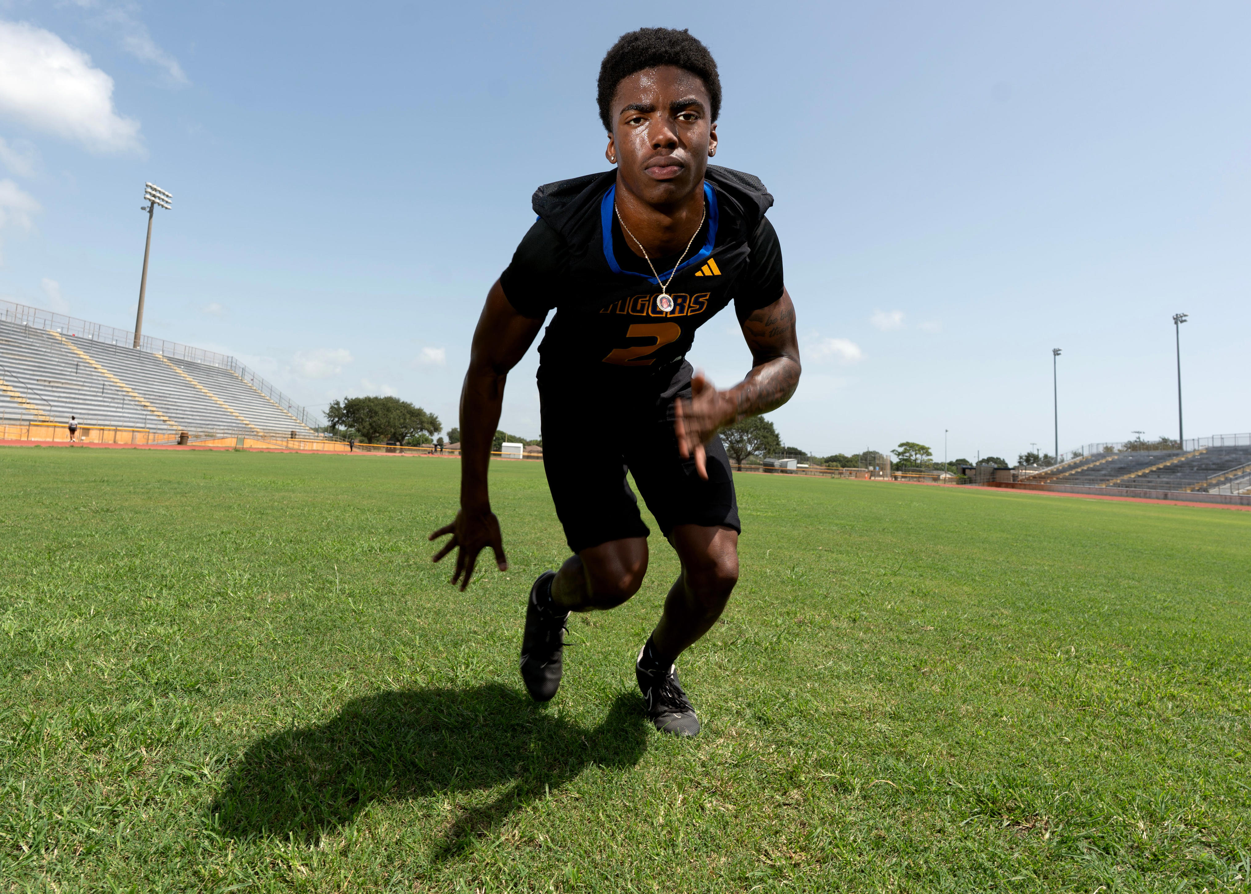 National Signing Day | Martin County's Amarion Queen signs with UCF