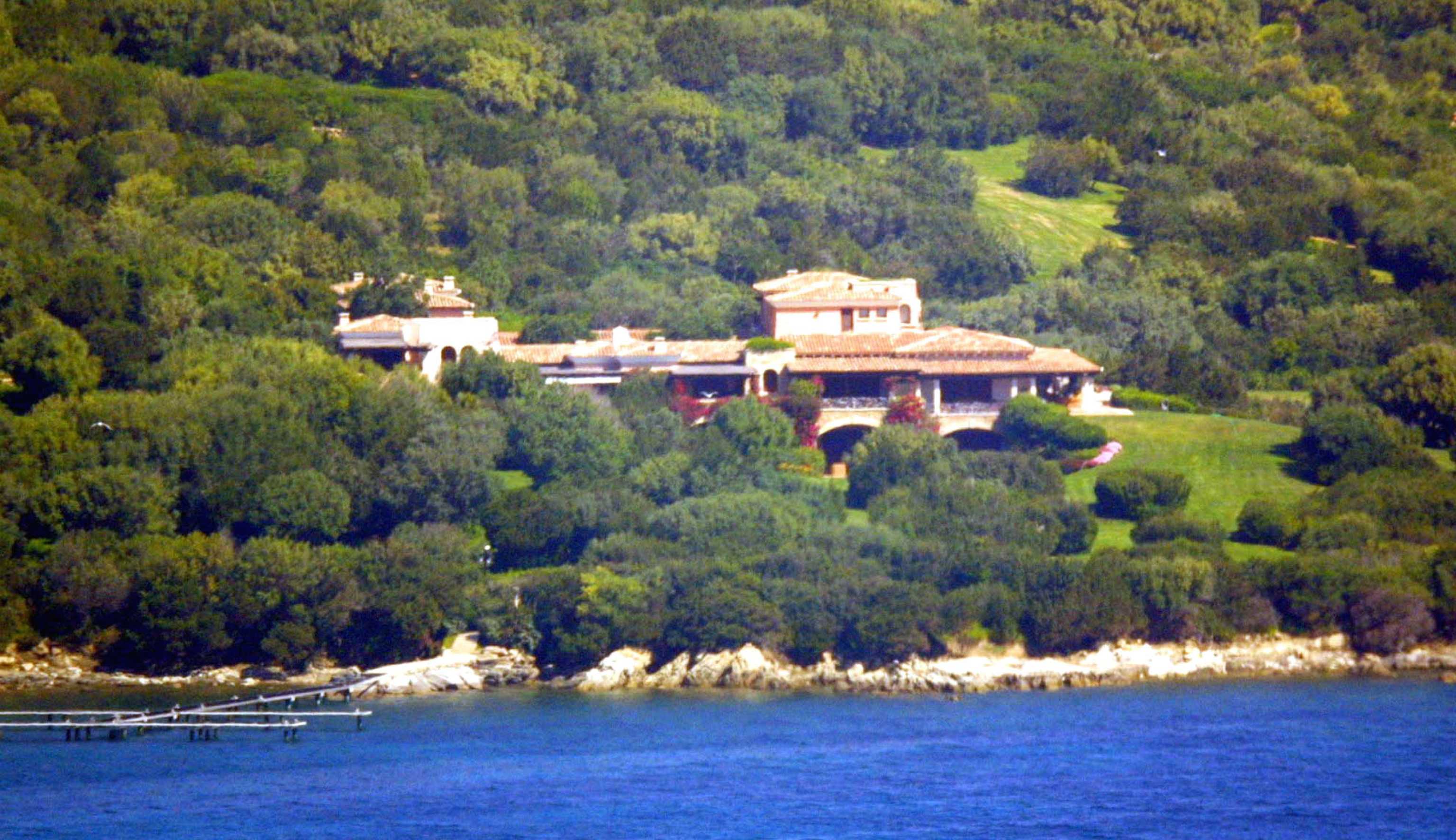 Berlusconi's Sardinian bolt-hole nears sale to 'Arab'