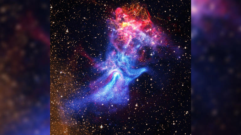 Supernova blast sculpts ghostly hand-shaped nebula in the cosmos (video)