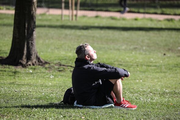 Hot weather maps show exact date perfect 27C heat returns to England ...