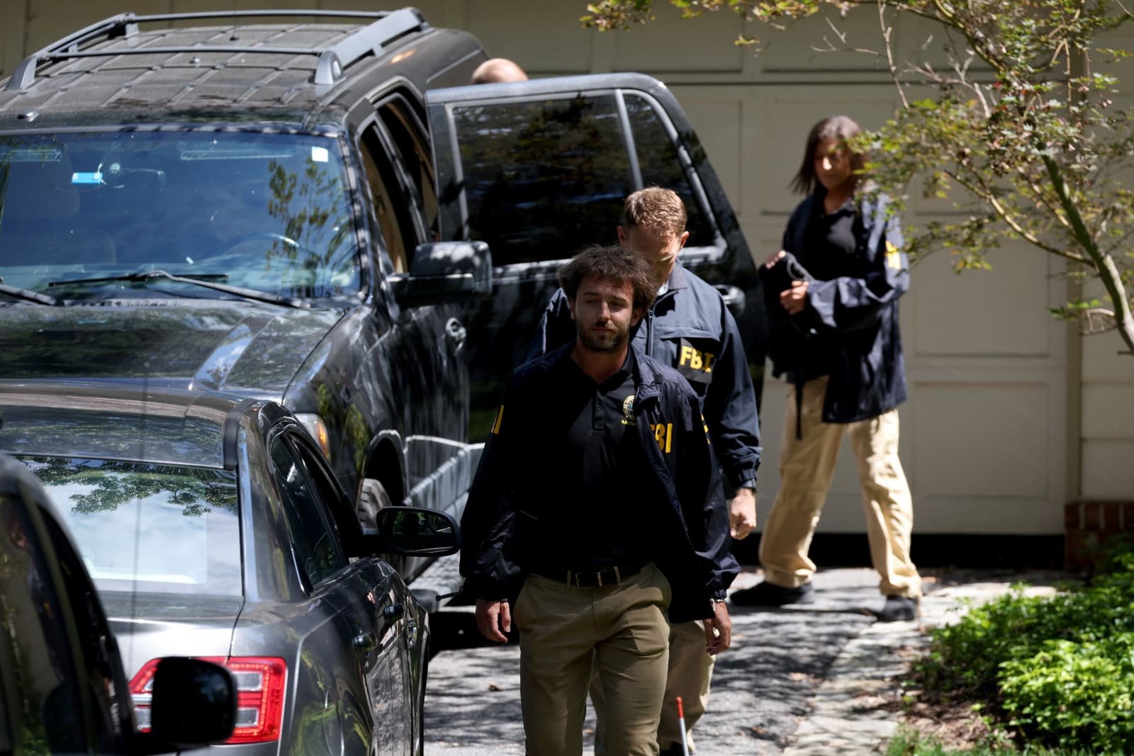 ‘I went and locked my door’: FBI raid sparks fear in other former White ...