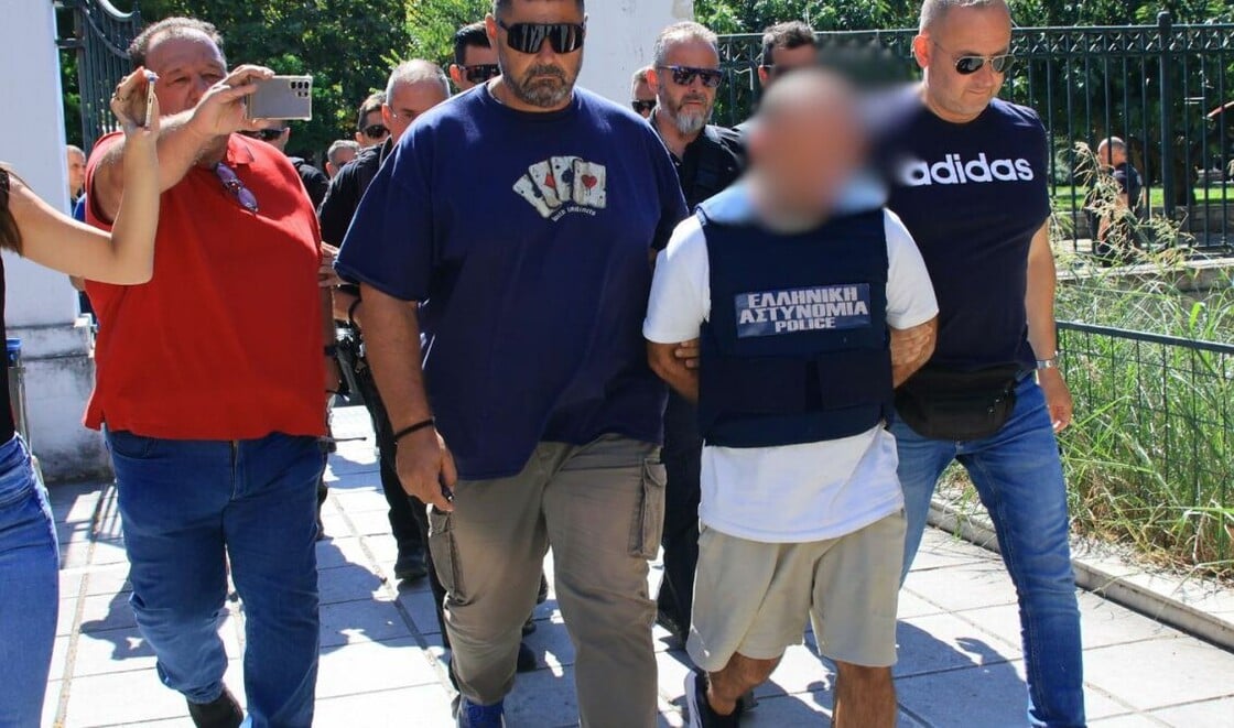 Γυναικοκτονία στον Βόλο: Ο 13χρονος γαντζώθηκε στο λαιμό του πατέρα του ...