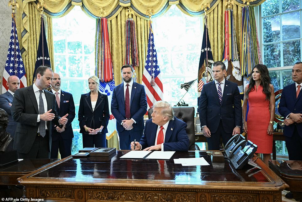 Trump kicks out staffer from Oval Office