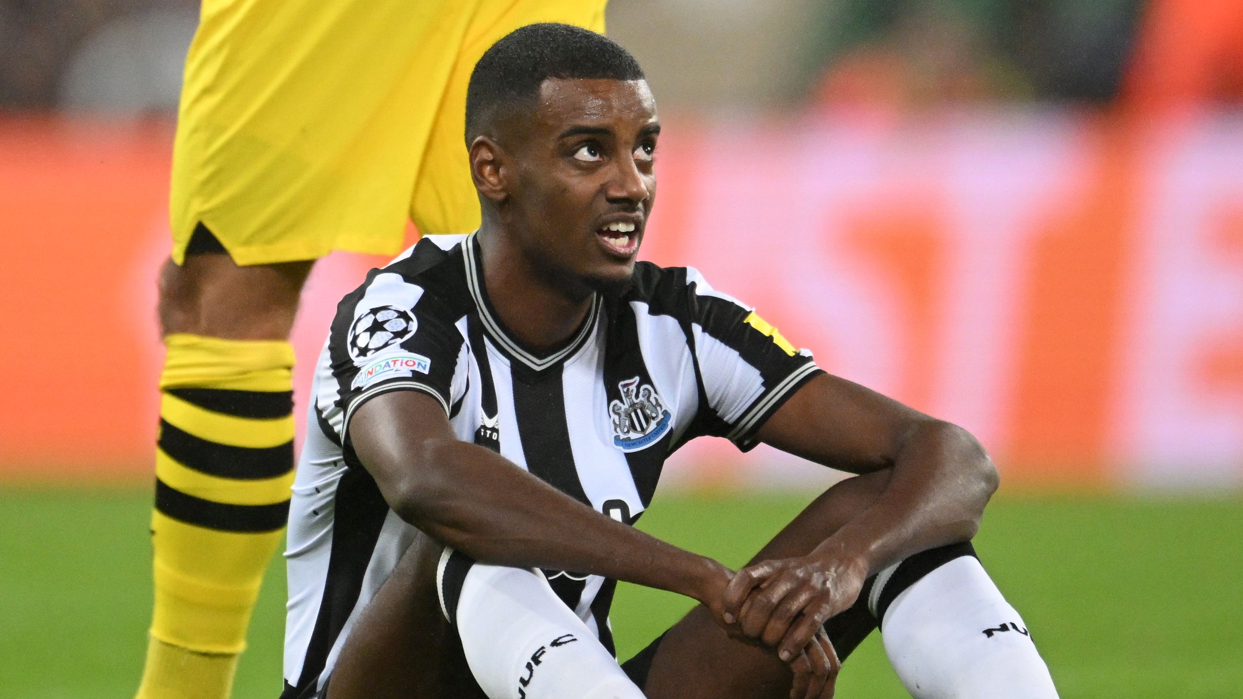 Newcastle co-owner and PIF delegation visit Alexander Isak's home for ...