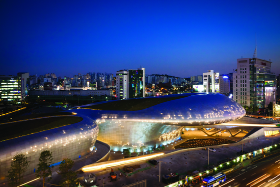 샤넬이 찜한 '서울 핫플' 세계서 찾는다…DDP 올 방문객 2000만명 예상