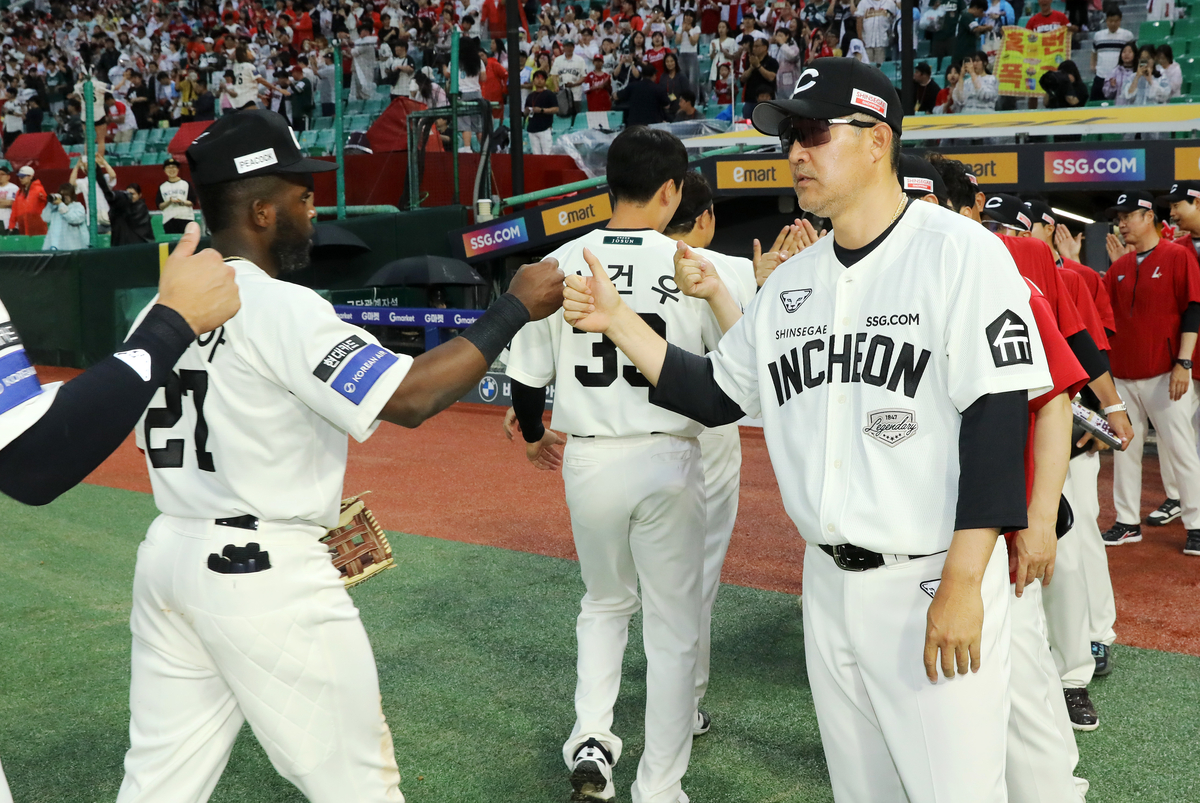 2위와 8경기, 9위와 6.5경기 차이···‘초박빙’ 혼돈의 중위권서 3위로 올라선 SSG, KIA·NC 상대로 홈 6연전, ‘3위 사수’ 목표