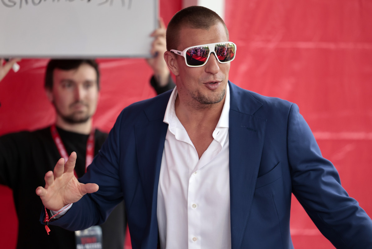 Rob Gronkowski Makes Rockstar Entrance With Morgan Wallen at New ...