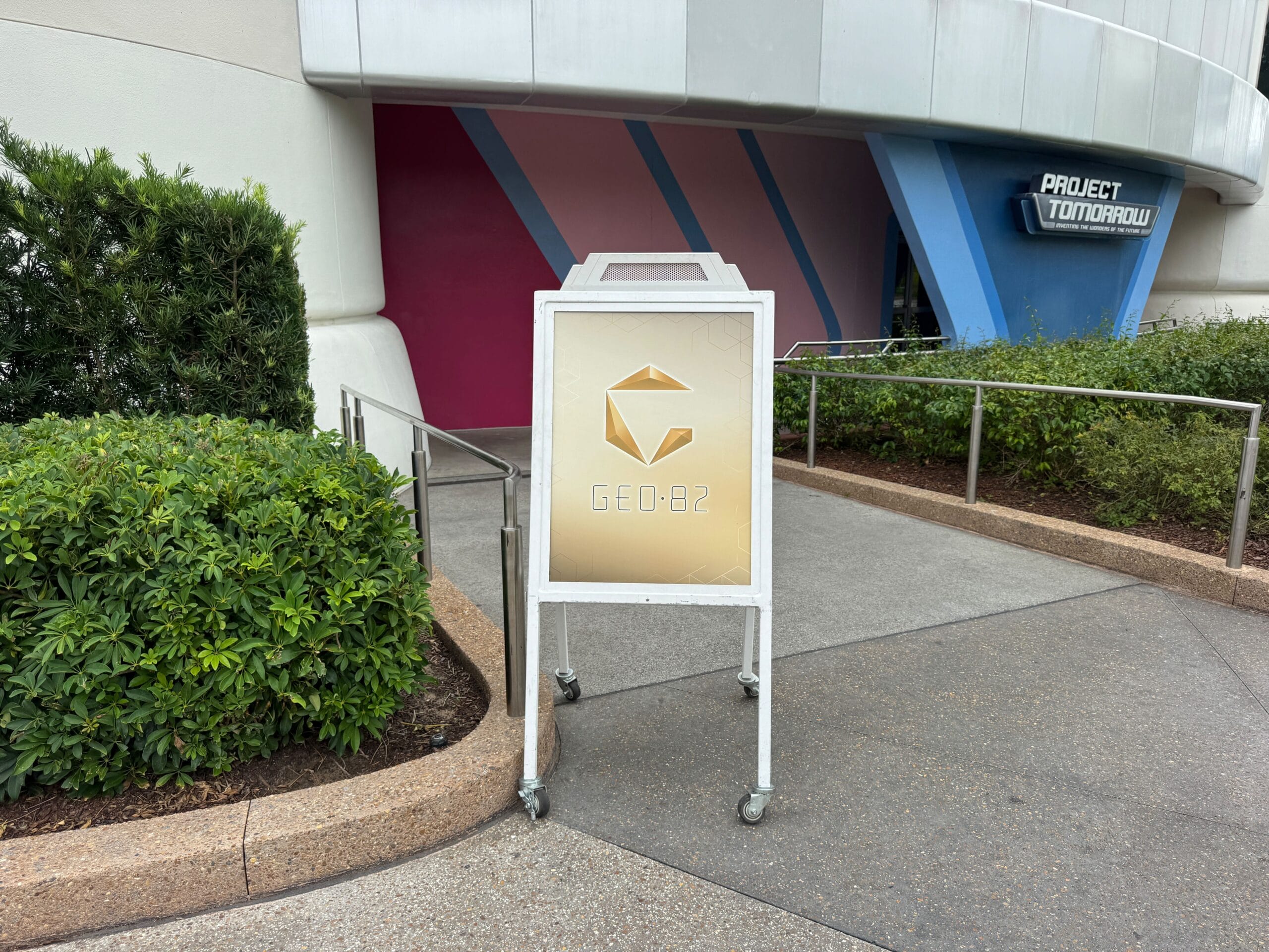 Additional GEO-82 Signage Points to Bar Entrance During Spaceship Earth ...