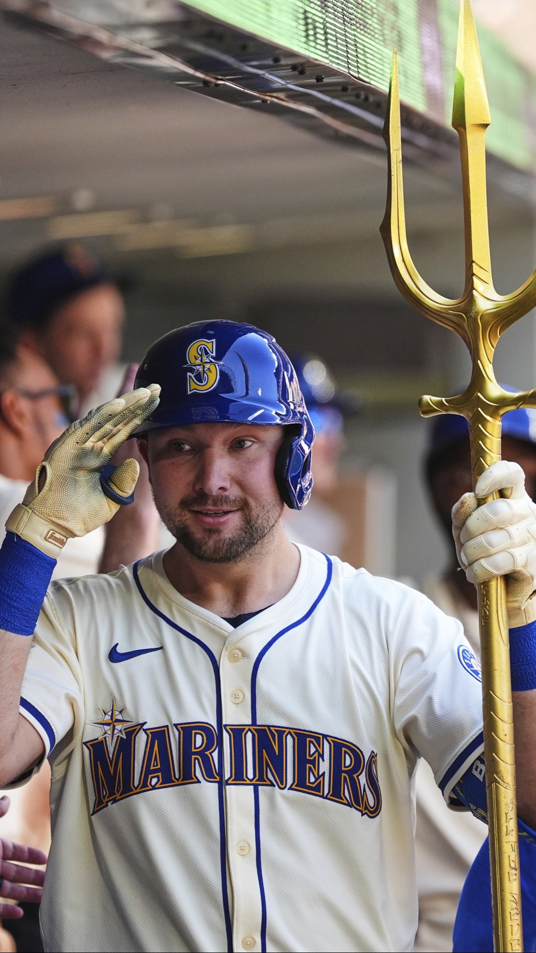 Cal Raleigh sets MLB HR record for catchers