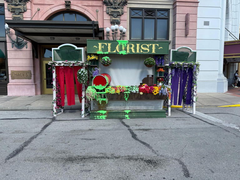 Dead Coconut Club Becomes Witch Coven and More Scare Zone Decorations ...