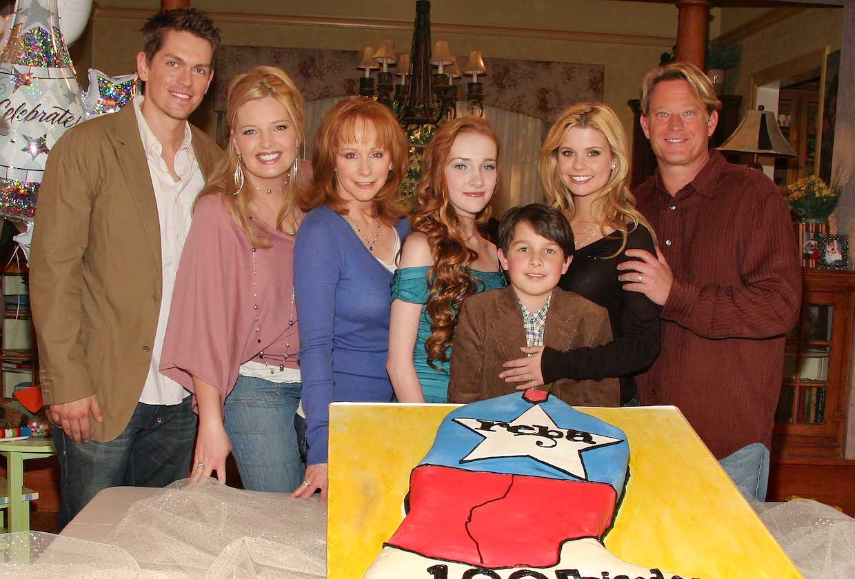 Scrapped Reba Revival Plot Revealed - Just How Close Did the WB Comedy ...