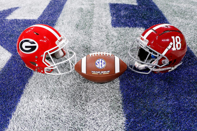 ESPN predicts the winner of Alabama football vs Georgia Bulldogs