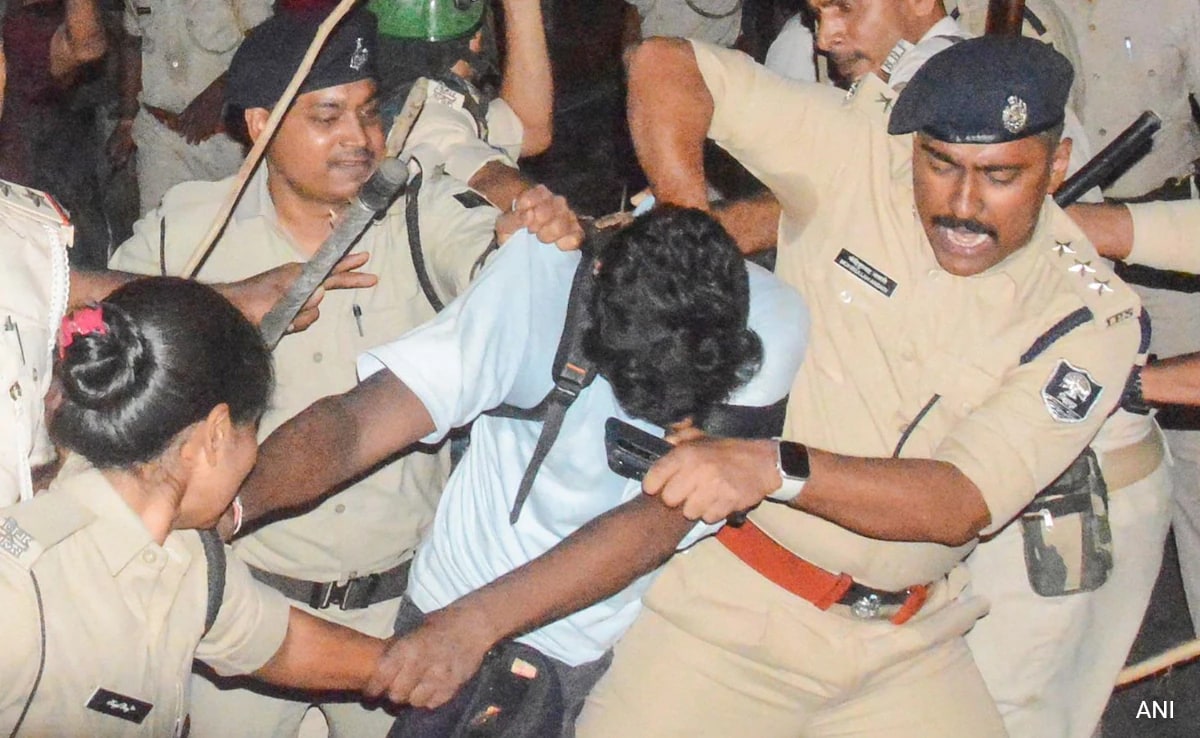 5 Police Personnel Injured In Mob Attack Over Murder Of 2 Children In Patna