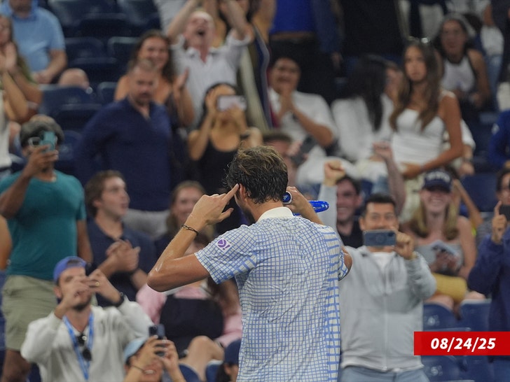 Tennis Star Daniil Medvedev Melts Down At US Open, Obliterates Racket