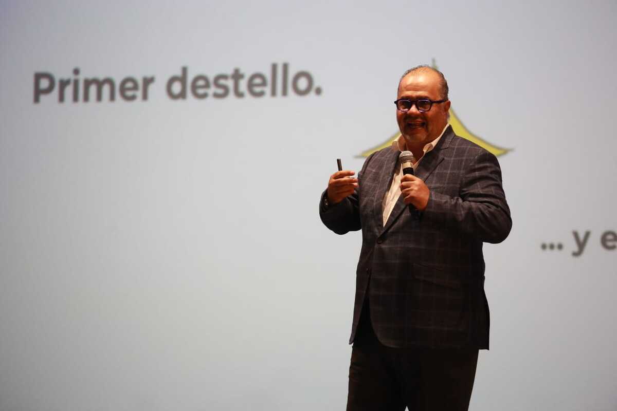 Incentiva César Solares conversaciones digitales con esencia humana