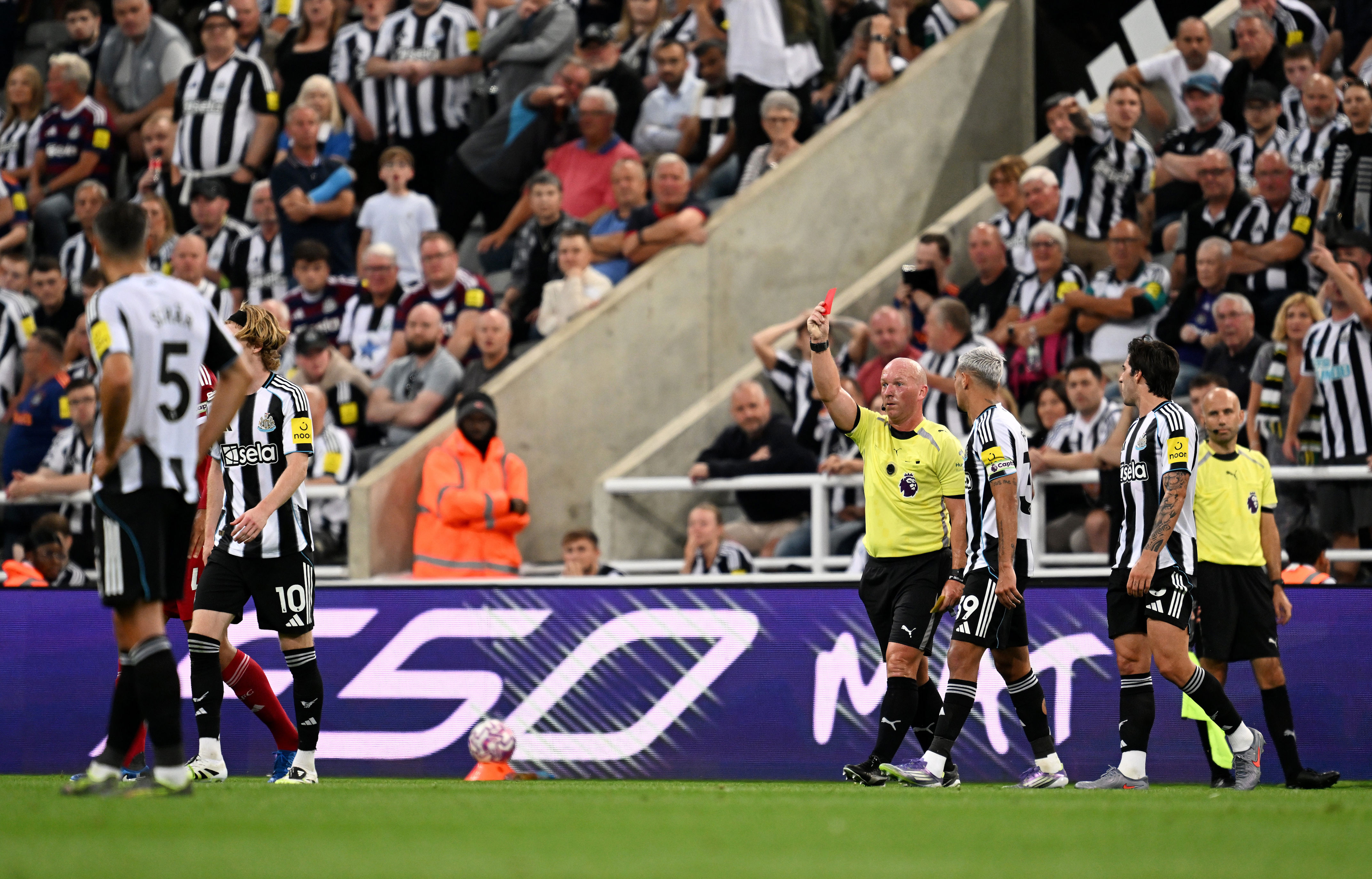 Newcastle vs Liverpool live: Rio Ngumoha slots home stoppage time ...