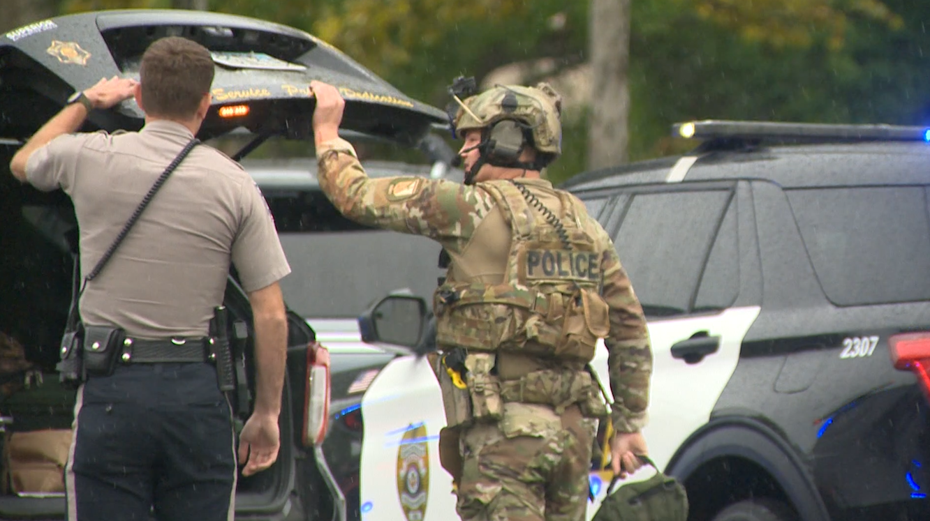 Timeline of RazALERT messages during the "active shooter" reports
