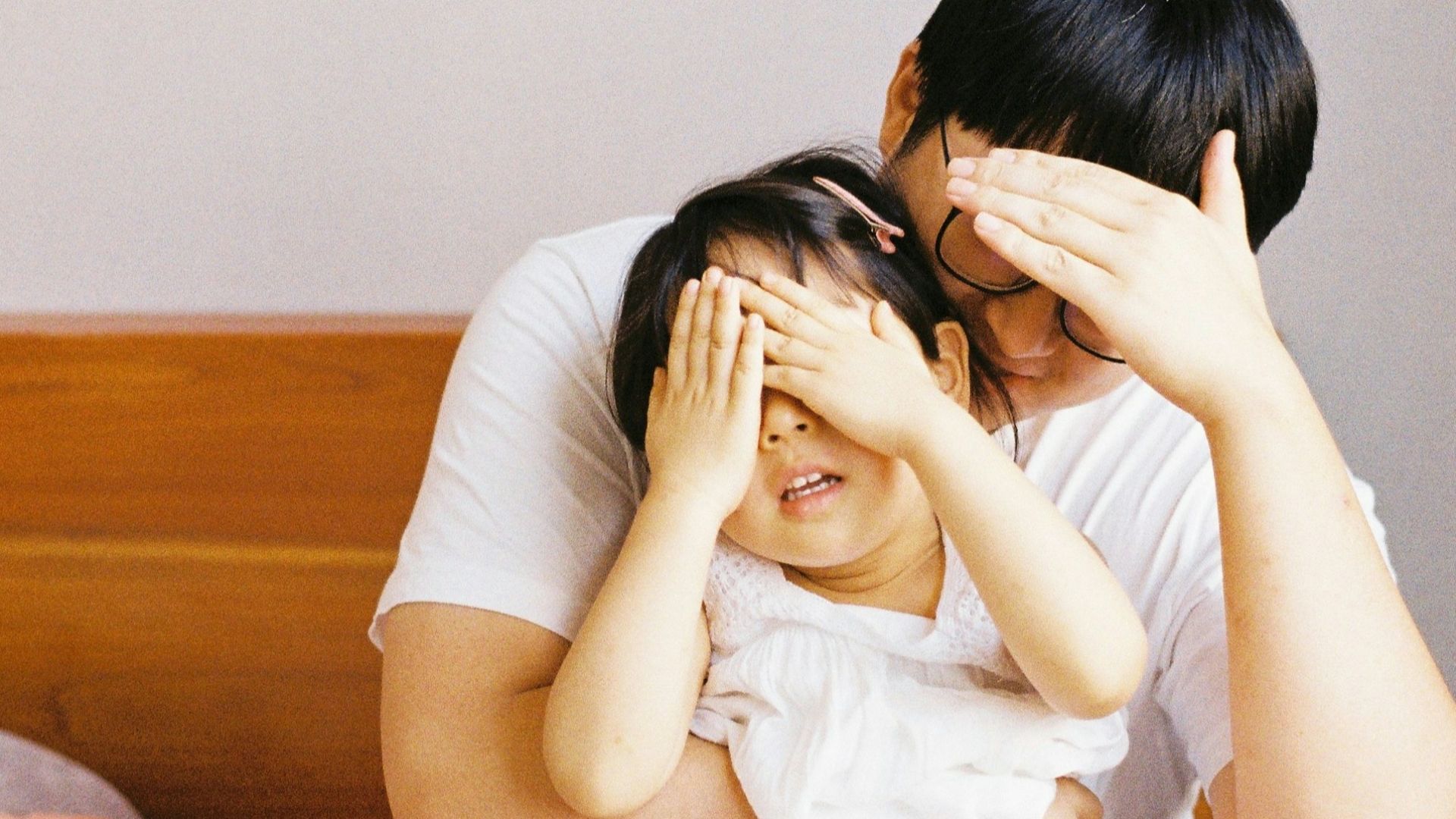 10 Signs Of A Terrible Parent & 10 Signs Of A Good One