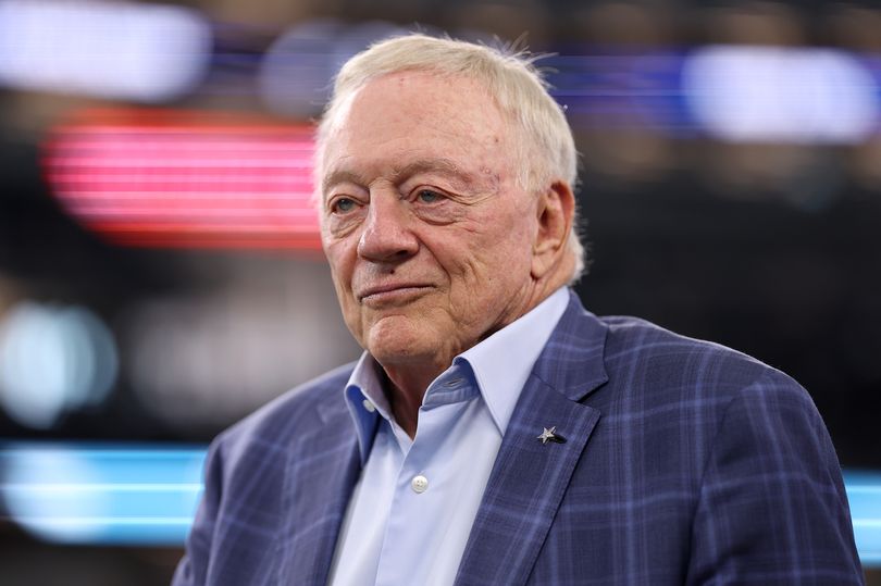 Jerry Jones spotted with Micah Parsons' mom at Cowboys game as contract ...