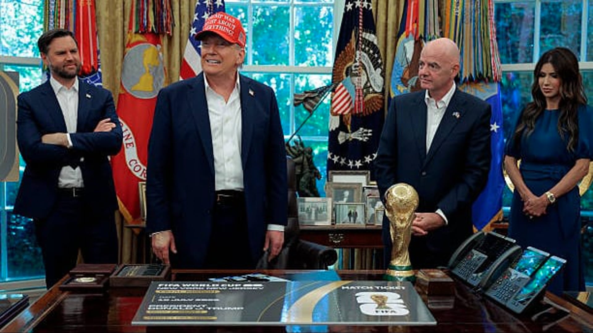 Le Maquillage Sur Les Mains De Trump Déclenche Un Débat Sur Sa Santé