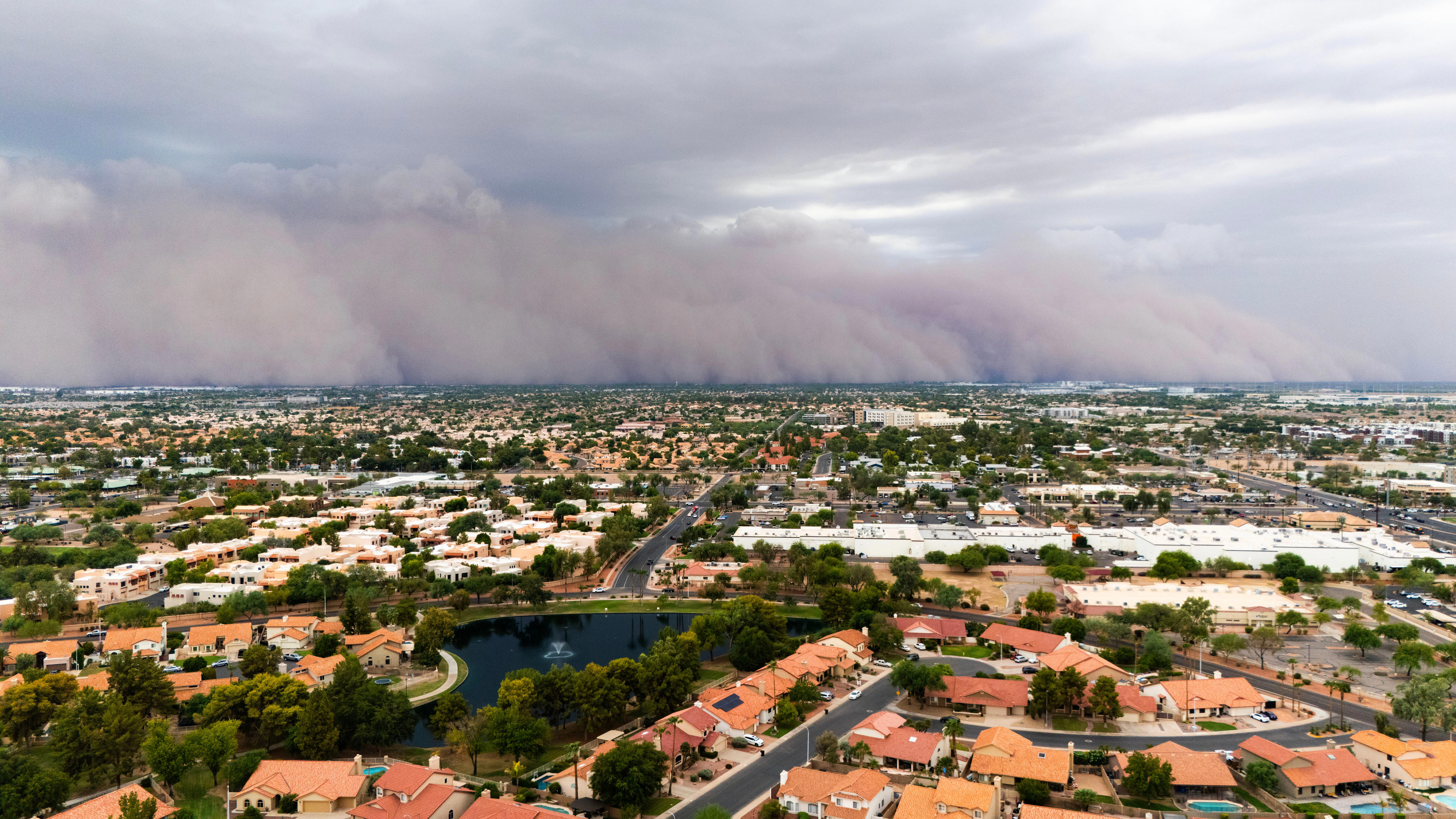 Massive haboob covers Phoenix in dust. See videos, photos