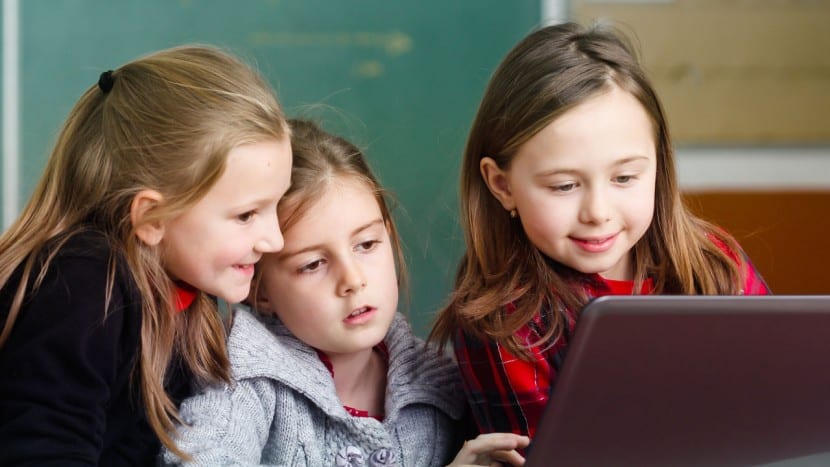 El uso de las TIC en las escuelas: guía práctica, objetivos, herramientas y retos