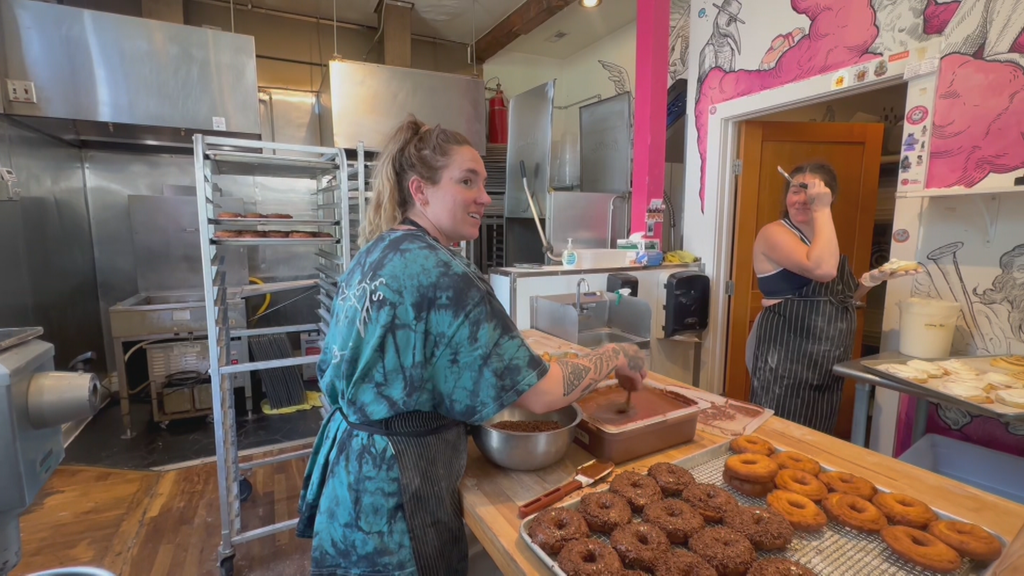 Beloved Denver doughnut shop "Pandemic Donuts" to close its doors